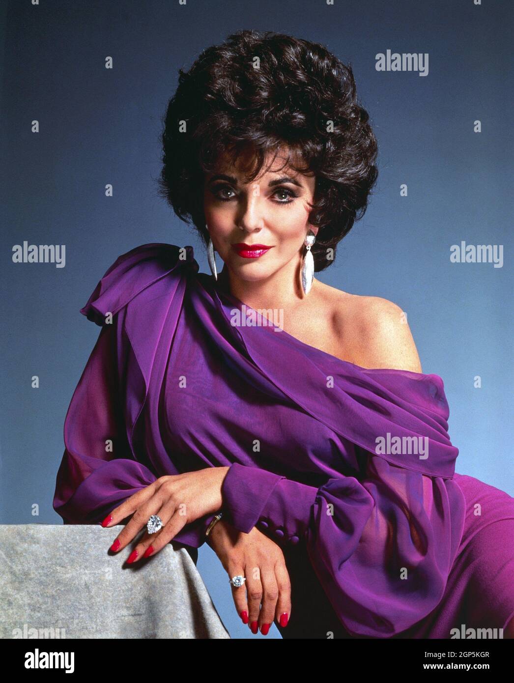 DYNASTY, Joan Collins, 1981-89,. ph: Timothy White/©ABC/Courtesy ...