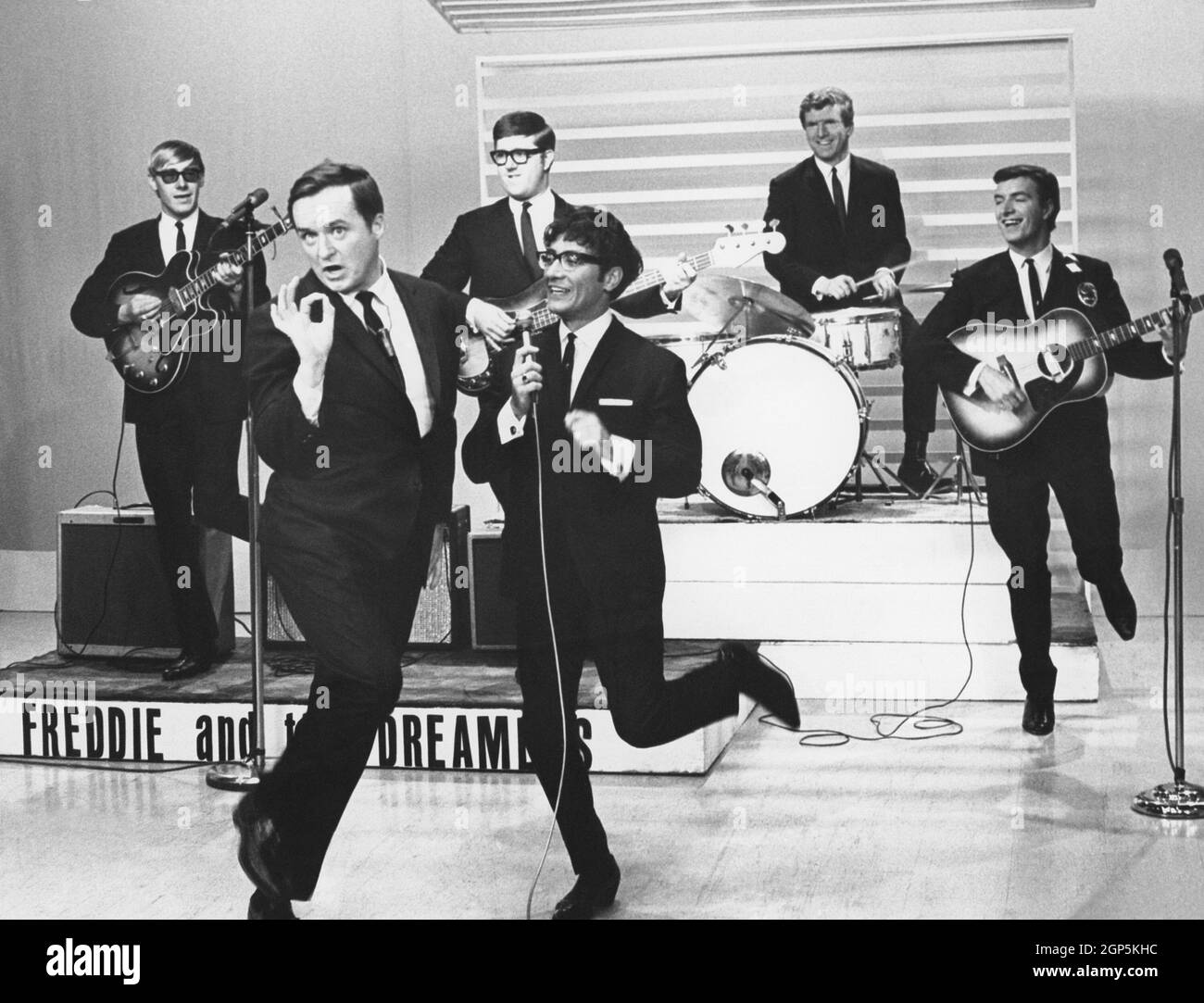 THE MIKE DOUGLAS SHOW, from left, in front: Mike Douglas, Freddie ...