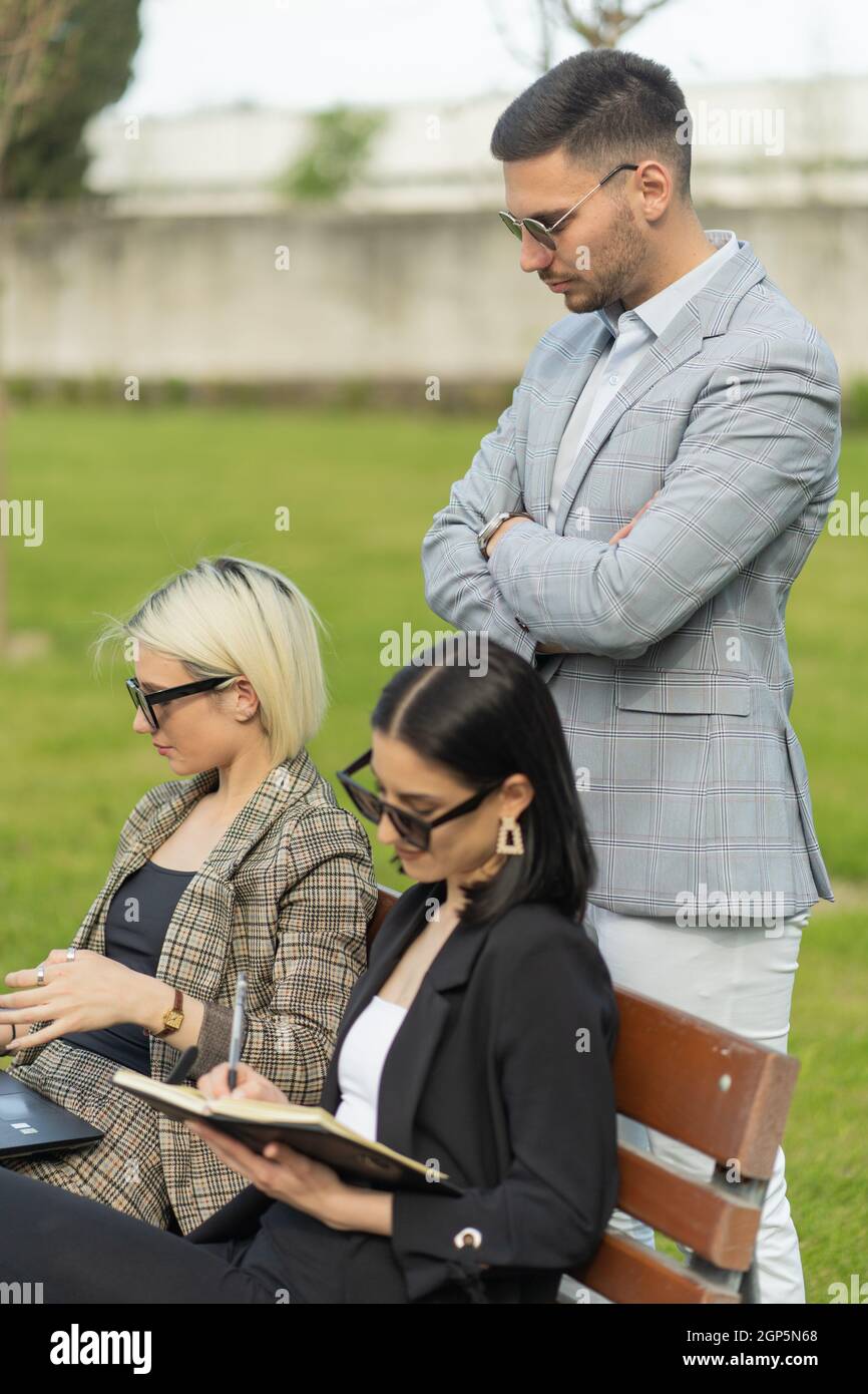 Peopel meeting hi-res stock photography and images - Alamy