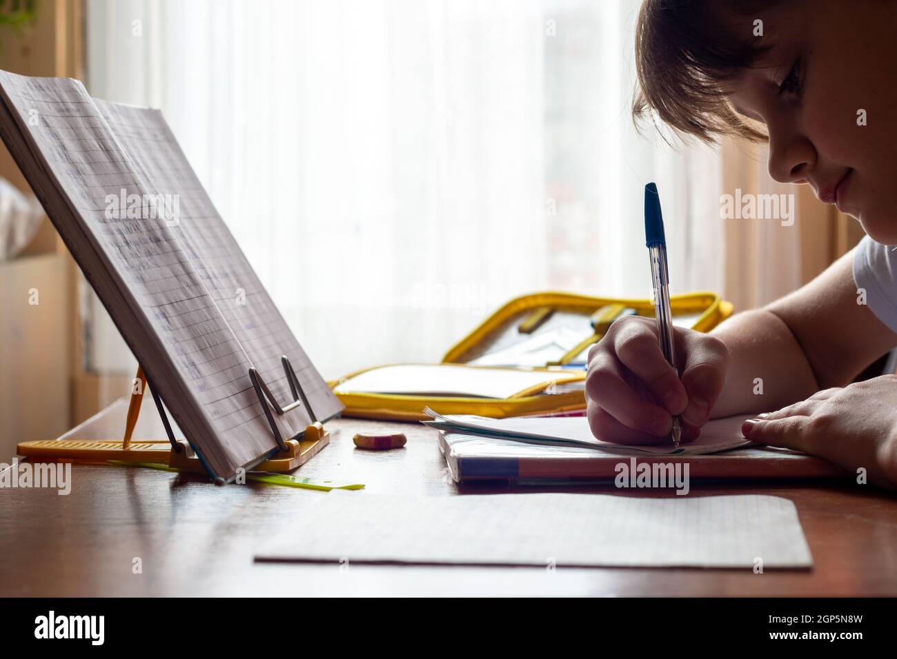 Girl doing homework sitting hi-res stock photography and images - Alamy