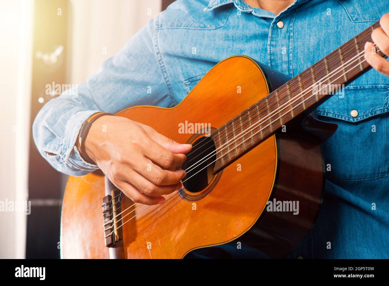 Mans hand playing acoustic guitar hi-res stock photography and images ...