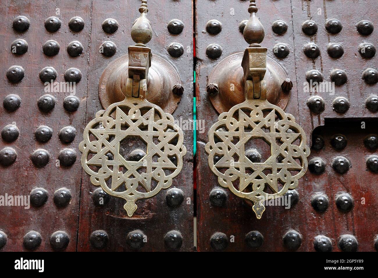 Traditional door knocker typical of a Moroccan house Stock Photo - Alamy