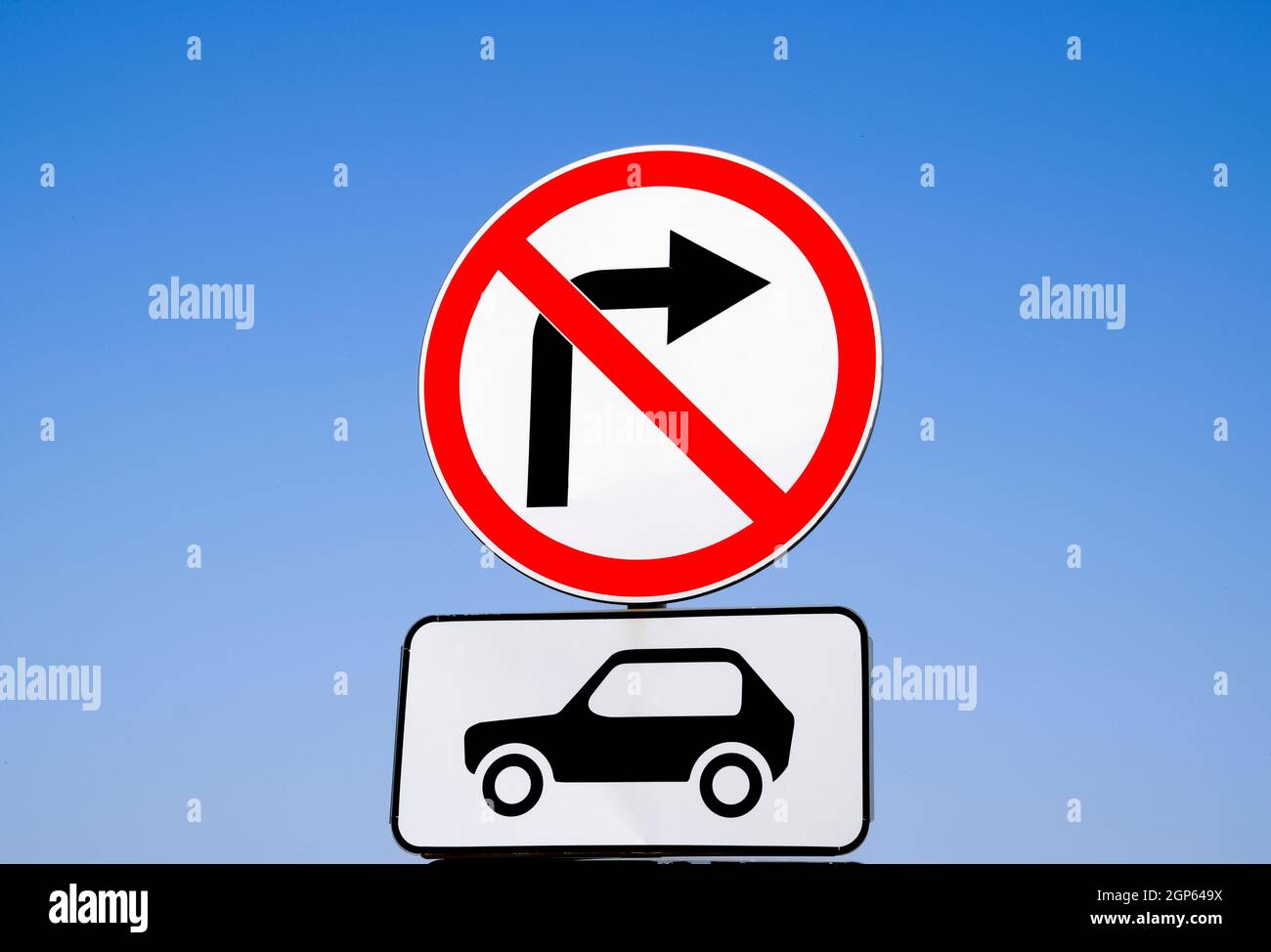 Prohibited turn right sign hi-res stock photography and images - Alamy