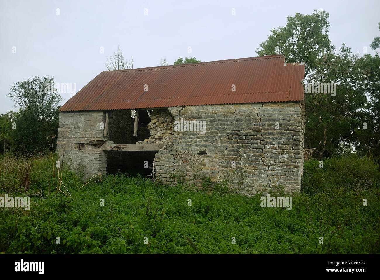 Falling down building hi-res stock photography and images - Alamy