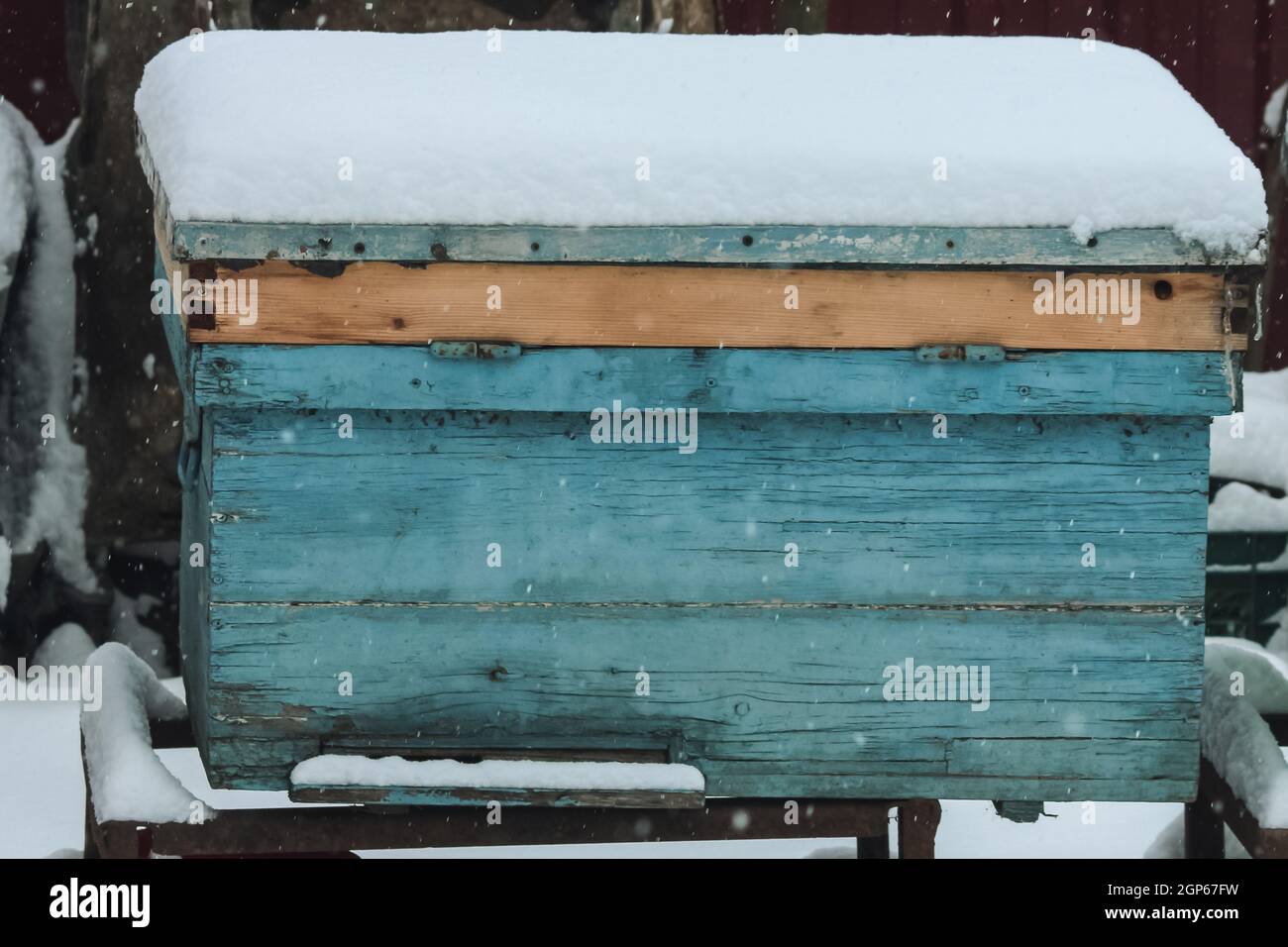 Beehive during winter hi-res stock photography and images - Alamy
