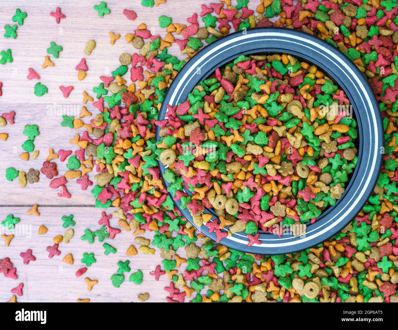 Top view dry cat food in bowl on wooden background Stock Photo - Alamy