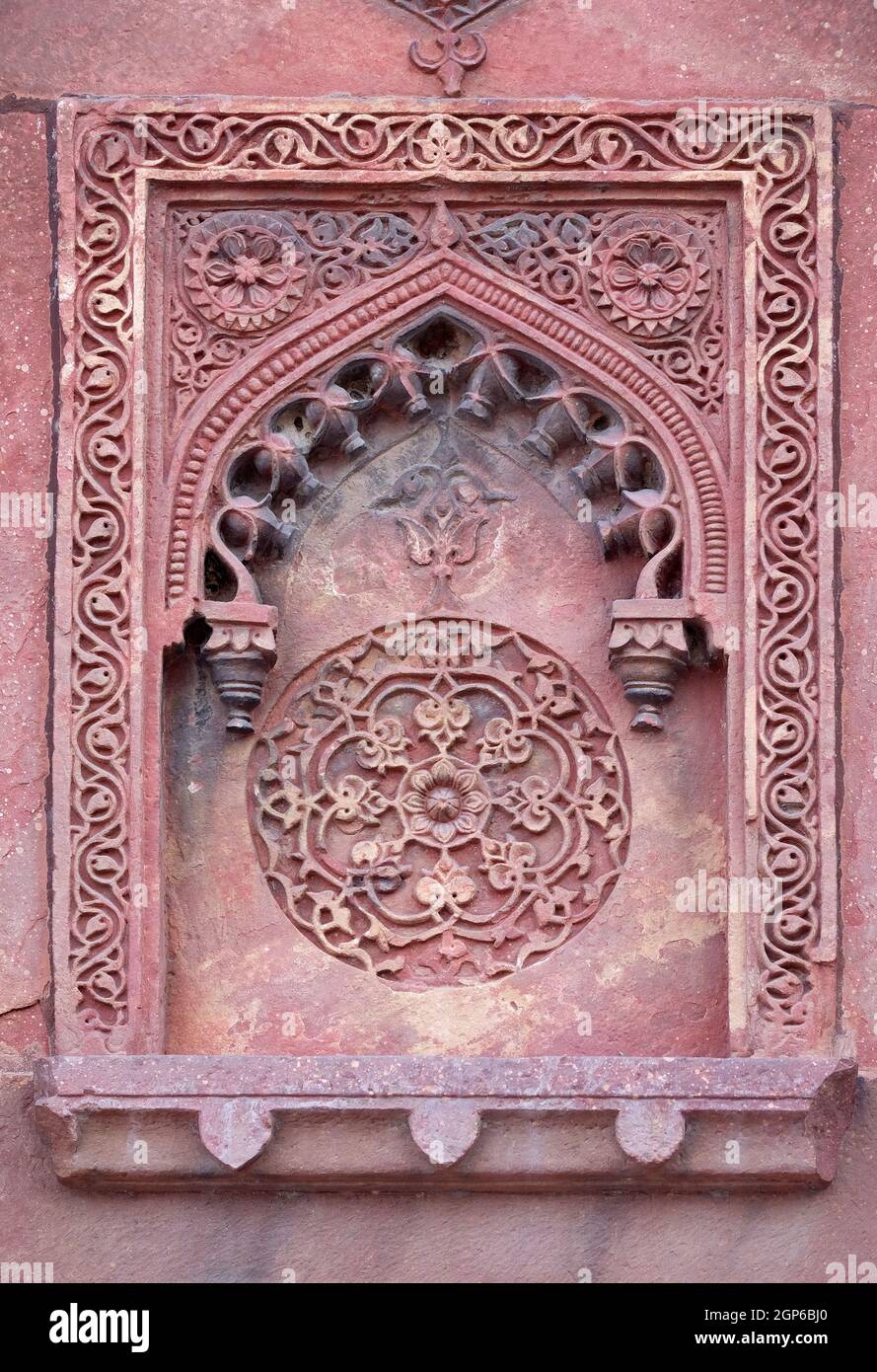 Stone pattern on a temple wall in Red Fort, Agra, UNESCO World heritage ...