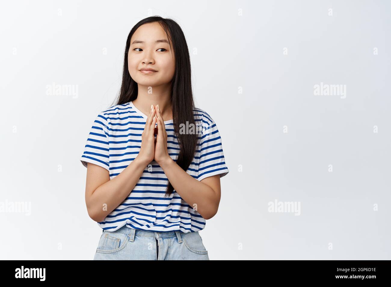 Thoughtful asian girl planning something, steeple fingers and thinking ...