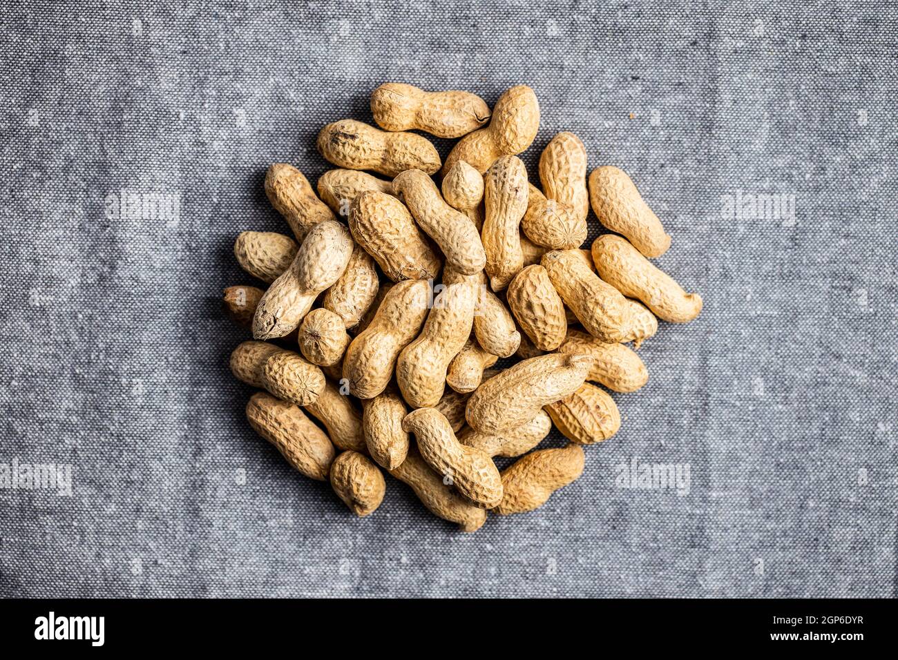Roasted peanuts tasty groundnuts hi-res stock photography and images ...