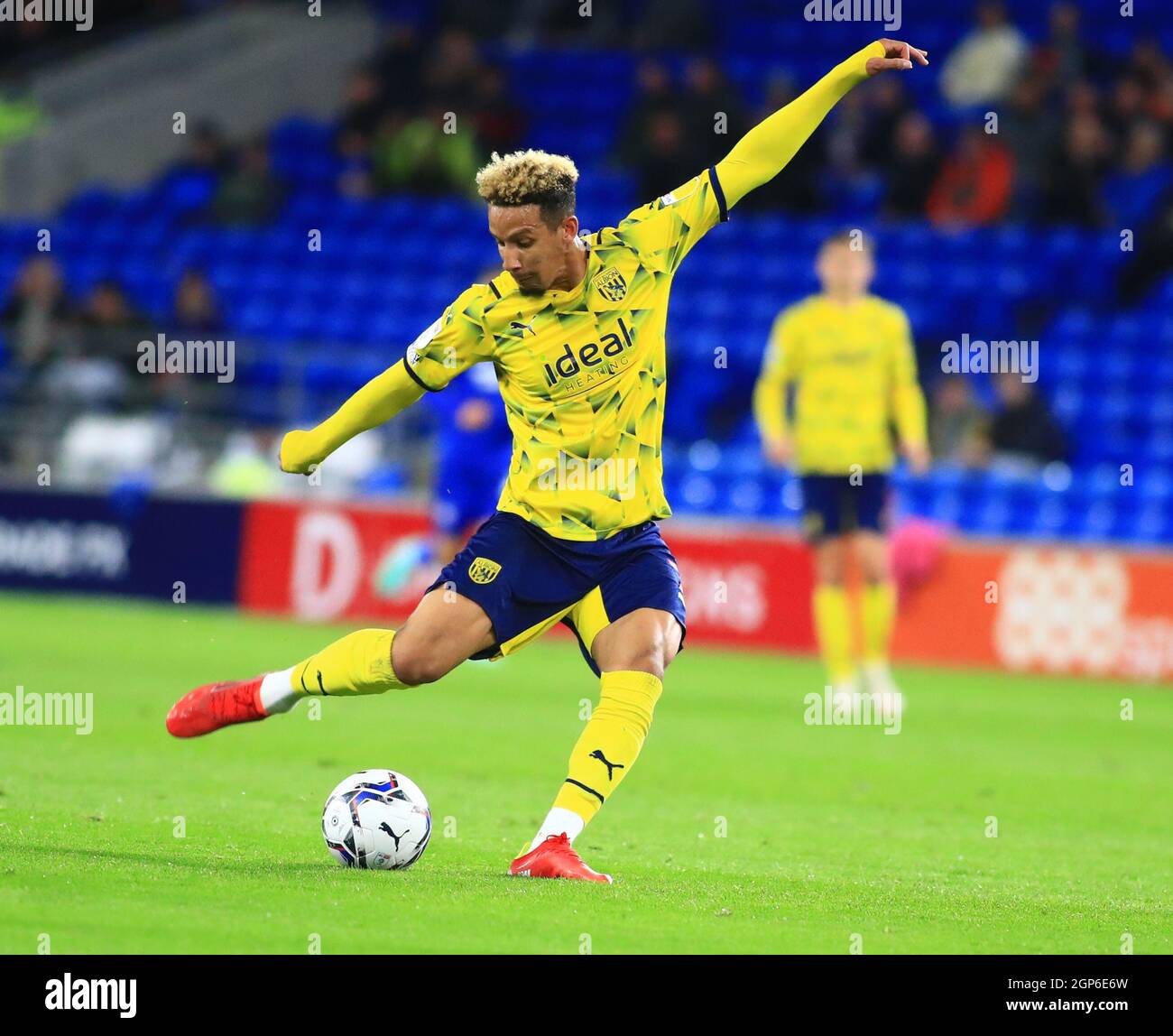 Callum robinson cardiff goal hi-res stock photography and images - Alamy
