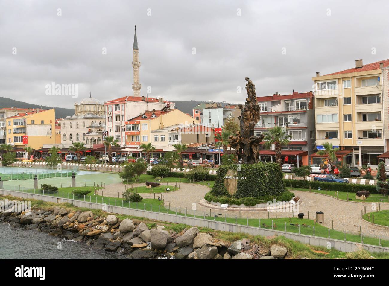 Tarihe Saygı Anıtı (Respect for History Monument) at the Eceabat ferry ...