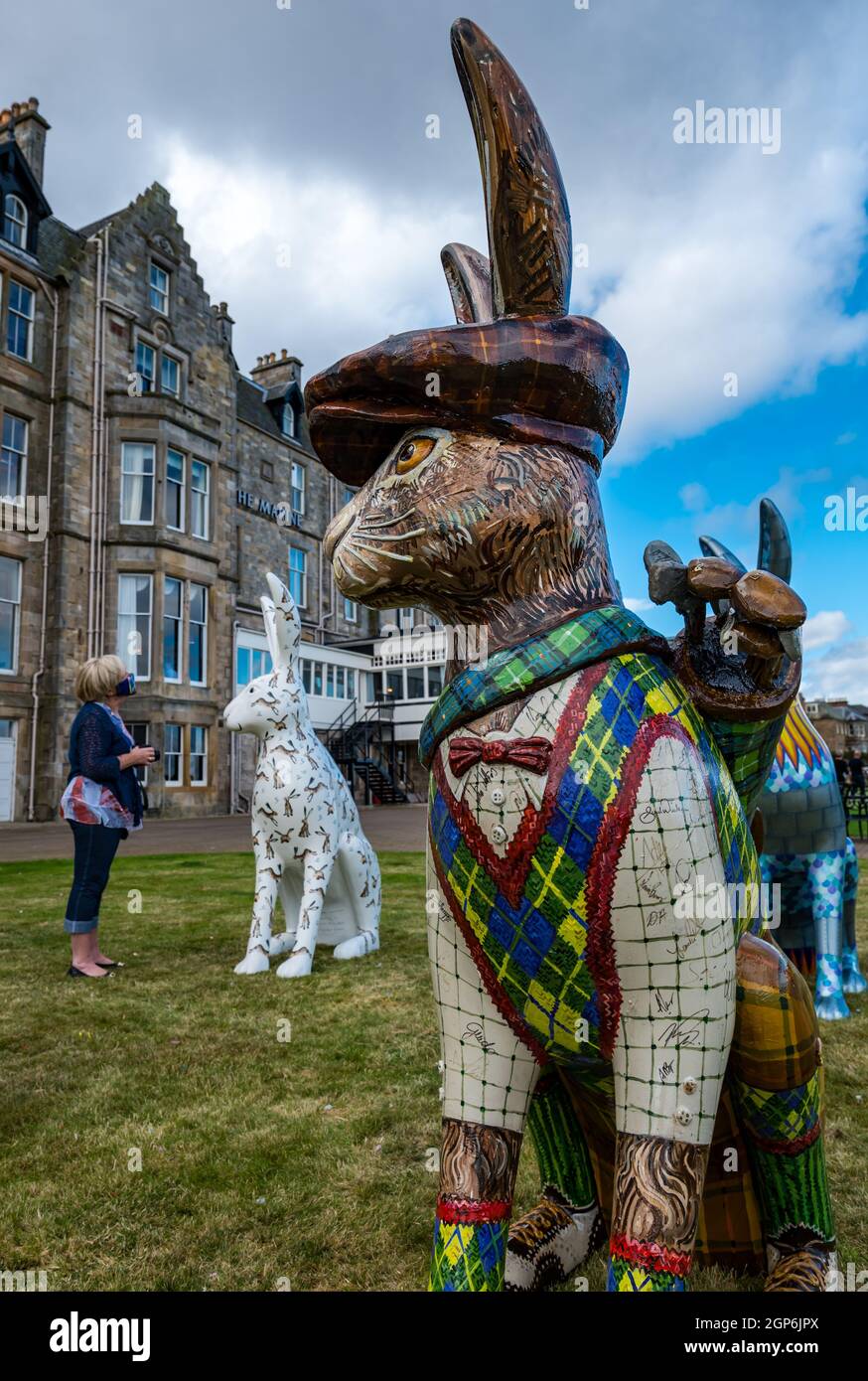 Giant golfing painted hare sculpture by Chris Rutterford on lawn ...