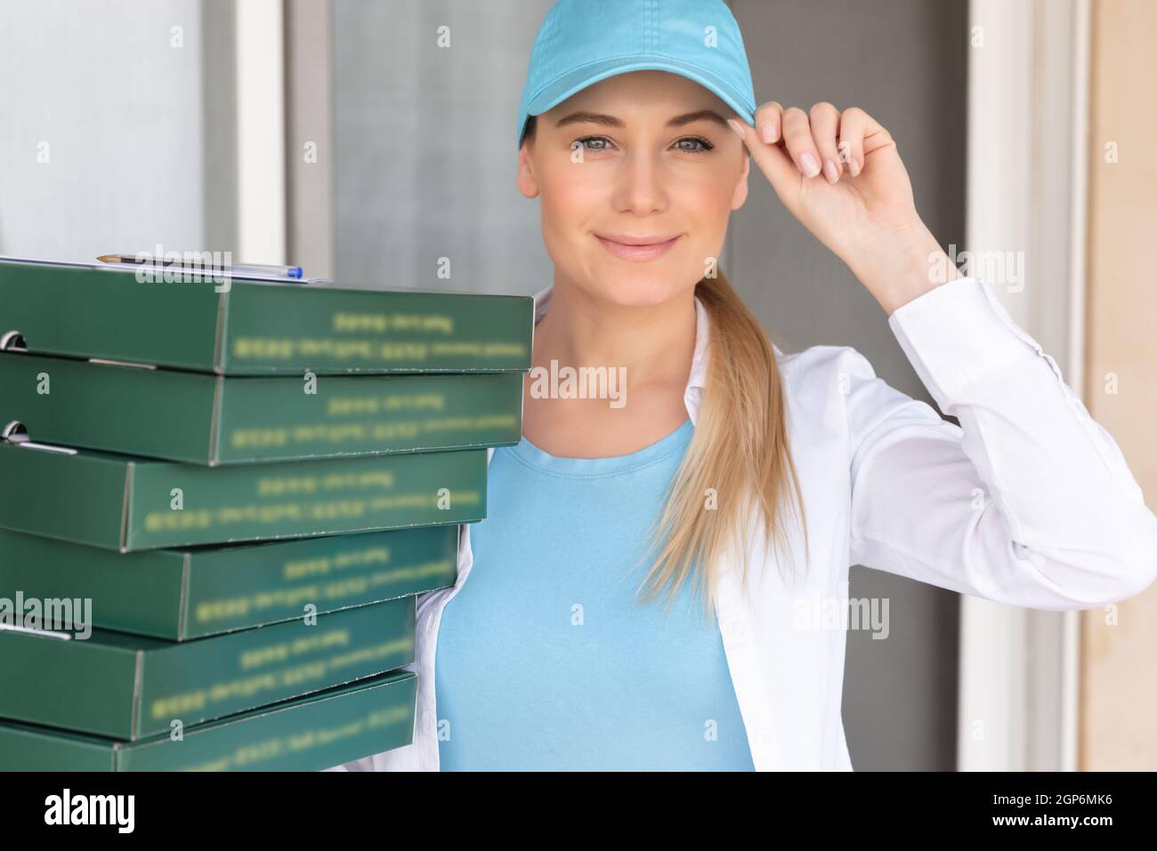 Delivery girl hi-res stock photography and images - Alamy