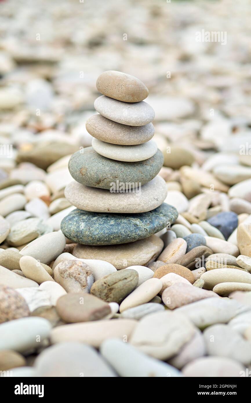Gravel beach tower stacked beach hi-res stock photography and images ...