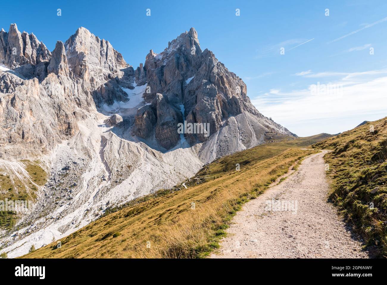 Narrow Gravel Path High Resolution Stock Photography and Images - Alamy