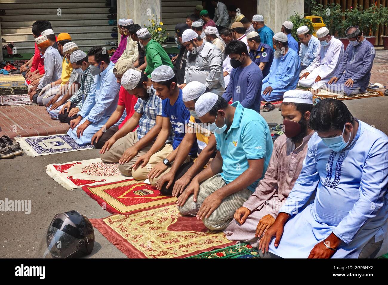 Muslims pray in street hi-res stock photography and images - Alamy