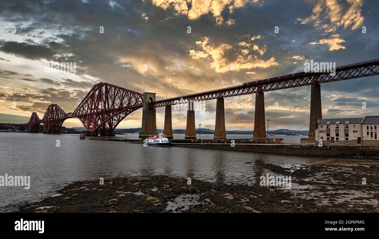 Forth Bridge, steel cantilever bridge, double track railway bridge over ...