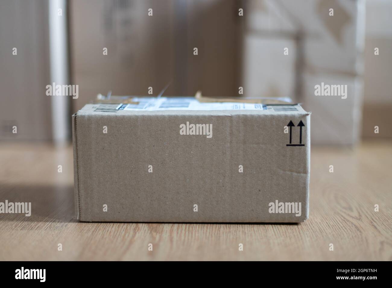 Cardboard box shipping concept: brown parcel Stock Photo - Alamy