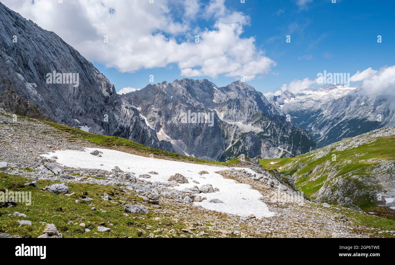 View into the Reintal valley and of the peaks of the Wetterstein ...