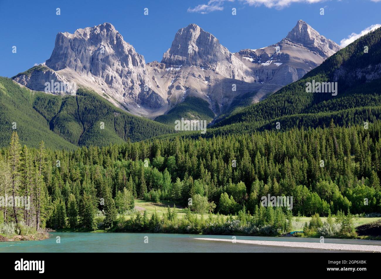Three sisters mountains canmore hi-res stock photography and images - Alamy
