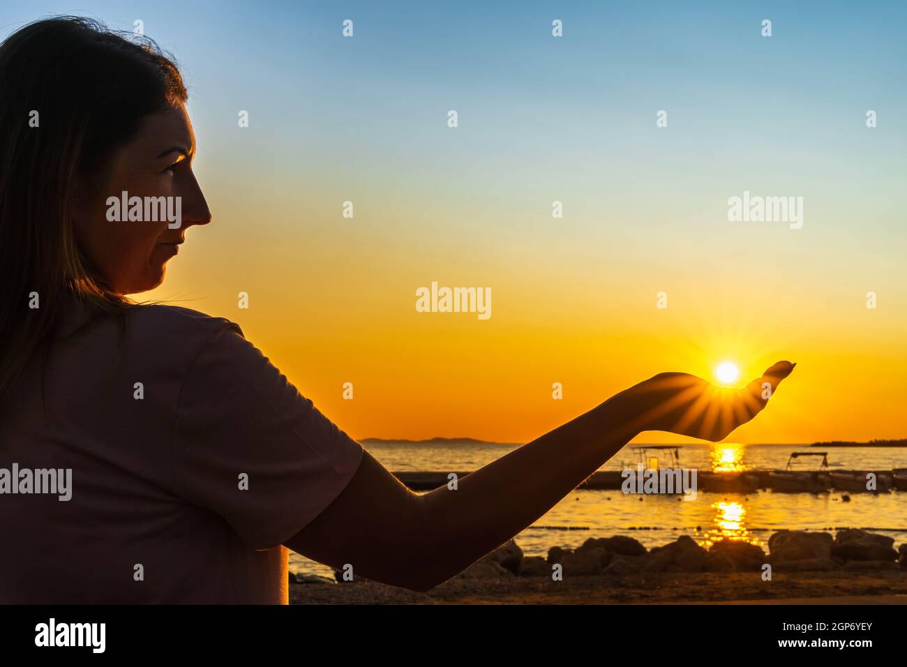 Hand shines hi-res stock photography and images - Alamy