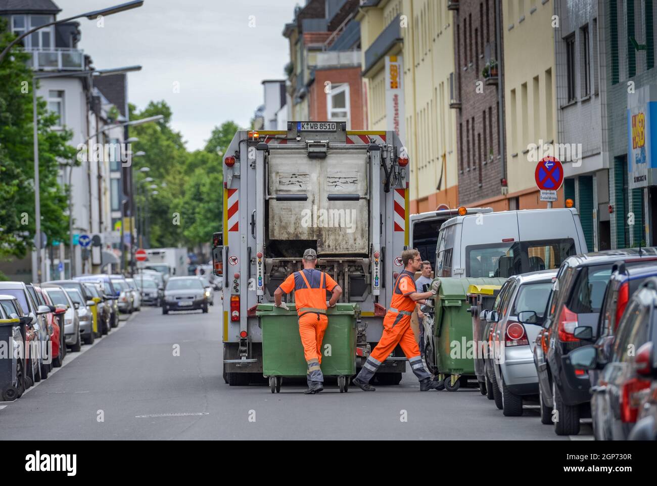 Rubbish truck hi-res stock photography and images - Alamy