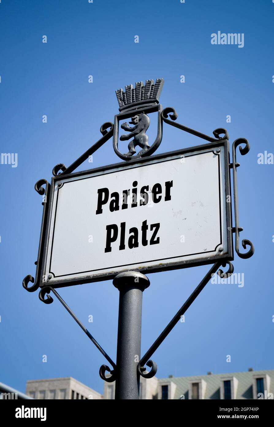 Pariser platz sign hi-res stock photography and images - Alamy