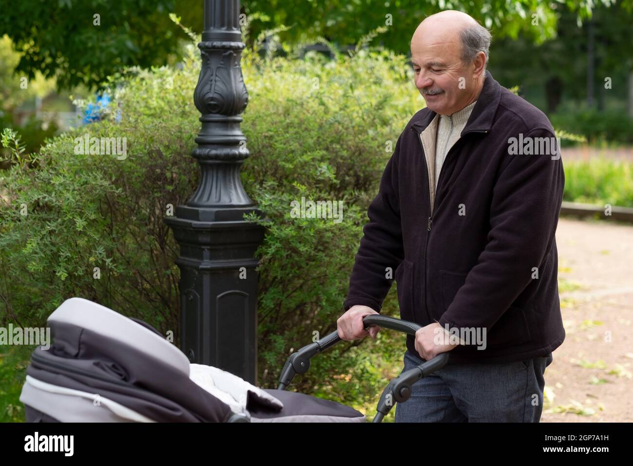 Man pushing child in buggy hi-res stock photography and images - Alamy