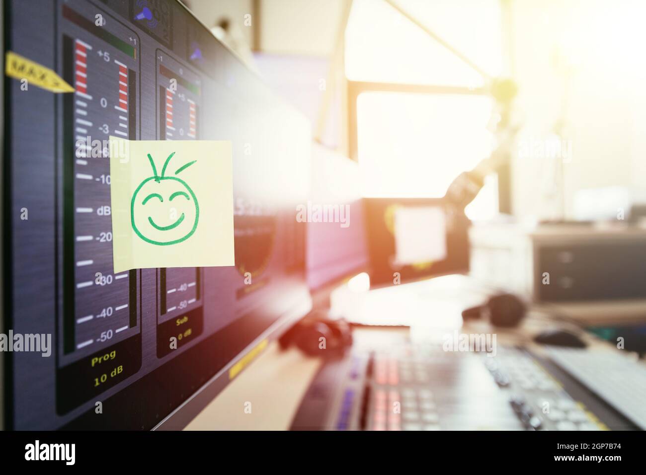 Feedback and motivation concept: Smiley Illustration at the working ...