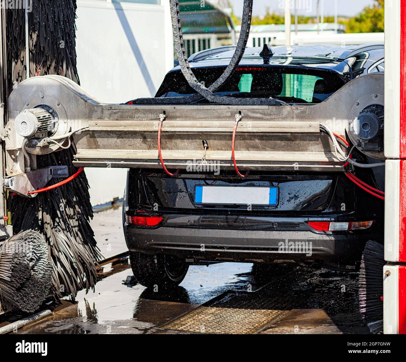 Drying in automatic car wash hi-res stock photography and images - Alamy