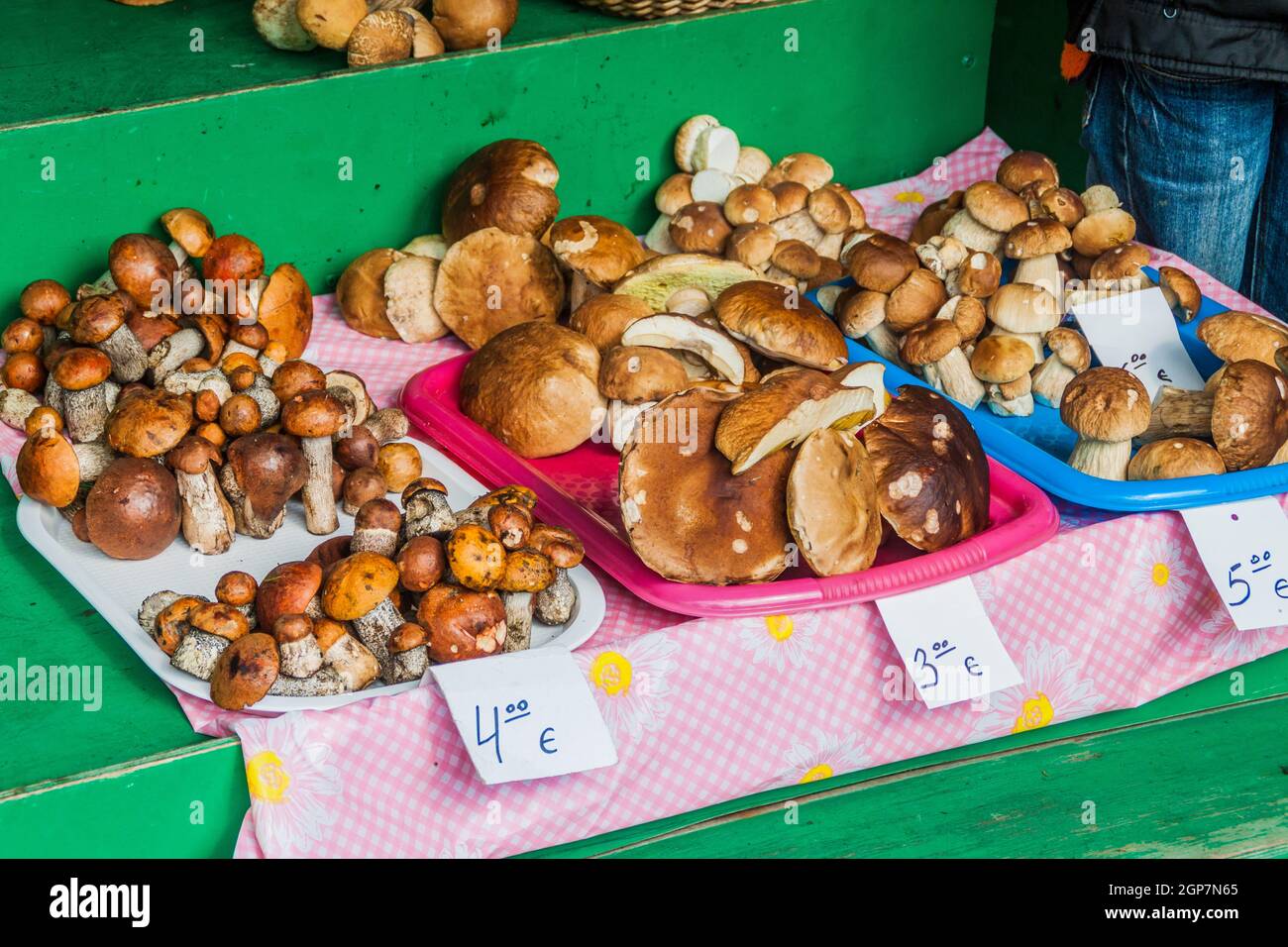 Mushroom stall hi-res stock photography and images - Alamy