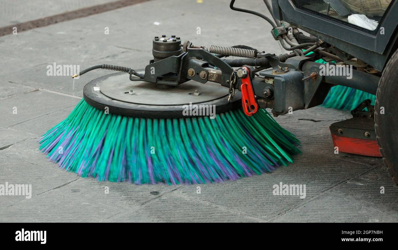A street sweeper machine cleaning the streets Stock Photo - Alamy