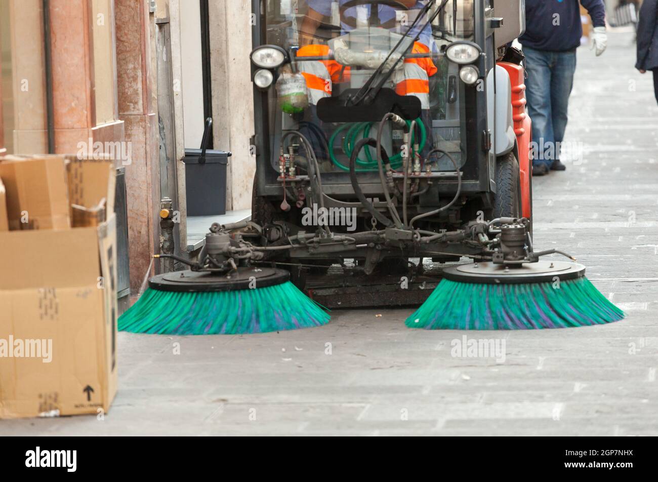 A street sweeper machine cleaning the streets Stock Photo - Alamy