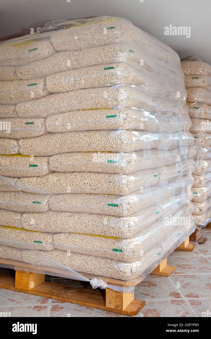 Pallets of wood pellets in plastic bags Stock Photo - Alamy