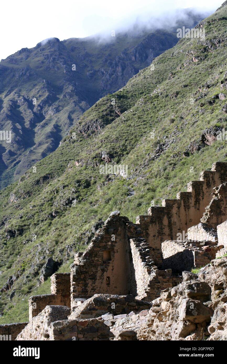 Incan ruins at Ollantaytambo in the Sacred Valley, Peru Stock Photo - Alamy