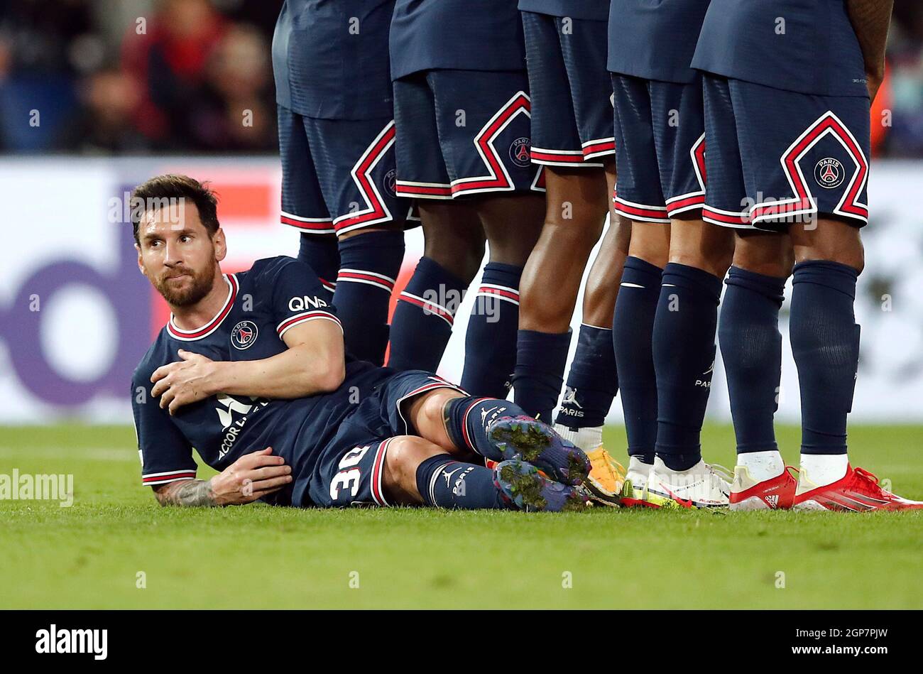 Lionel messi free kick psg hi-res stock photography and images - Alamy