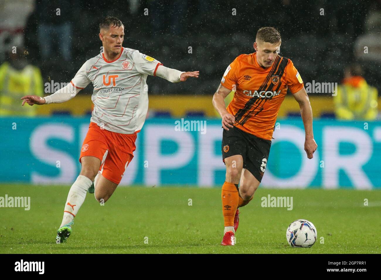 Greg Docherty #8 of Hull City moves the ball up the pitch Stock Photo ...