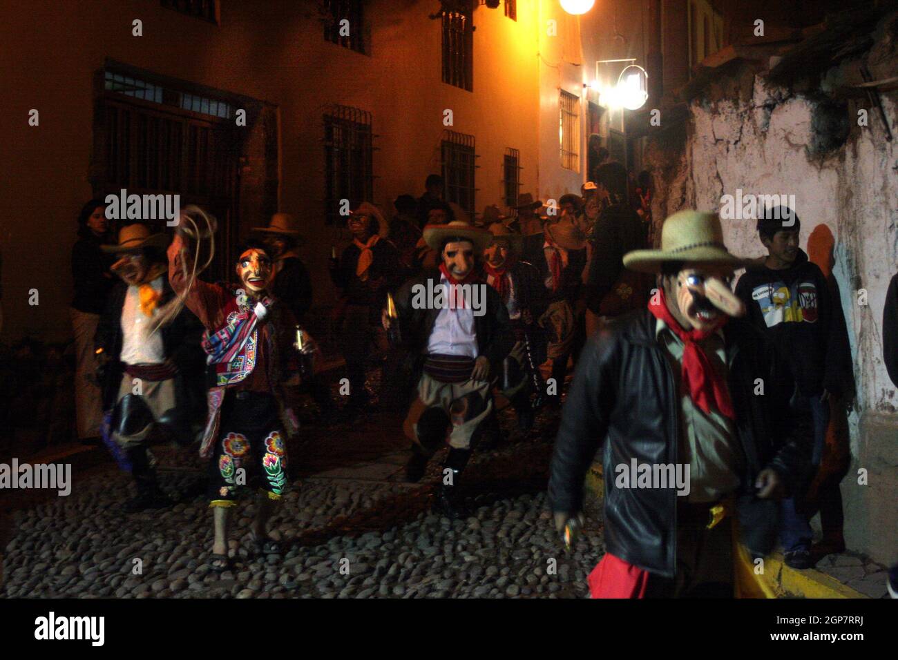 Peruvian dancers cusco hi-res stock photography and images - Alamy