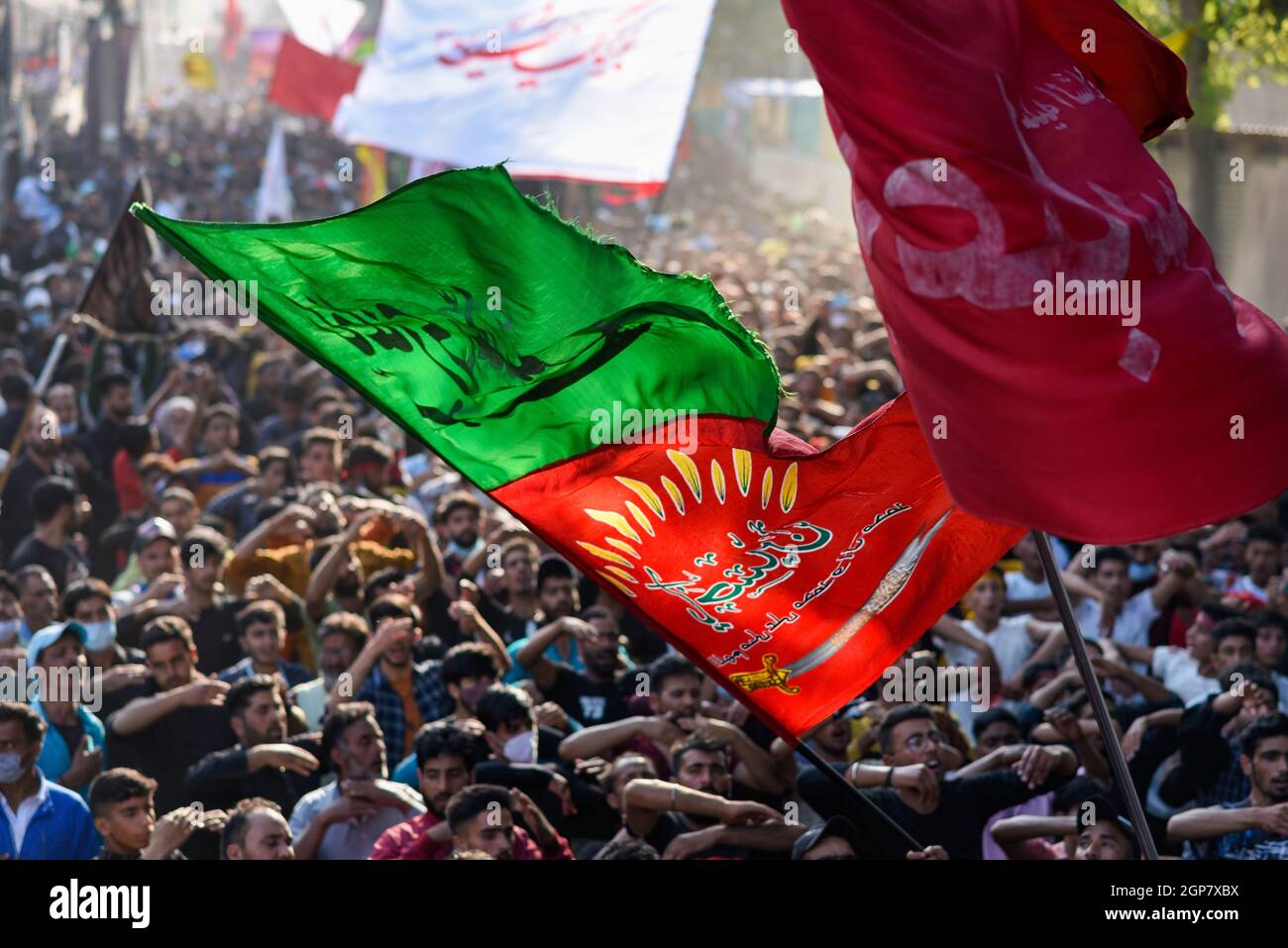 Srinagar, India. 29th Sep, 2021. Shia Muslims wave religious flags ...