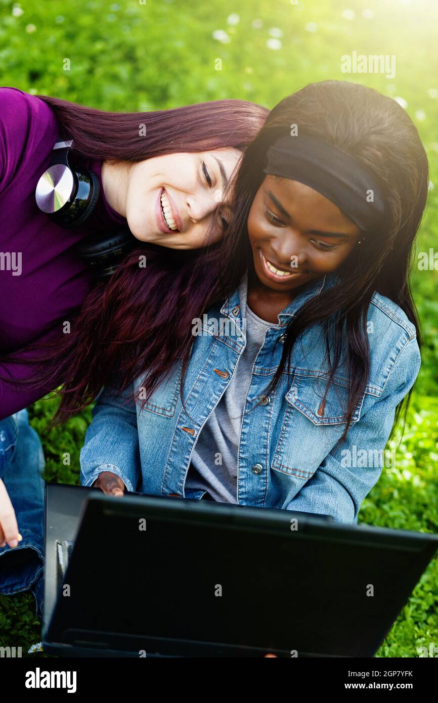 Pretty lesbians hi-res stock photography and images - Alamy