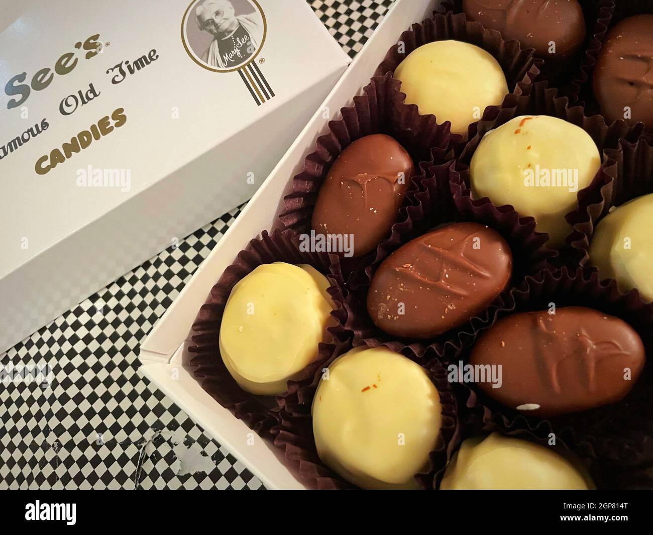 Old chocolate wrappers hi-res stock photography and images - Alamy