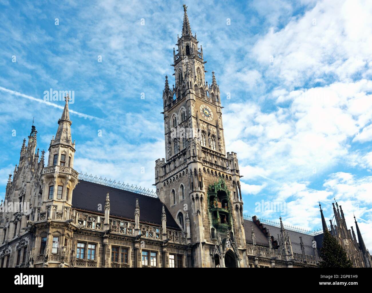 New city hall with marienplatz hi-res stock photography and images - Alamy