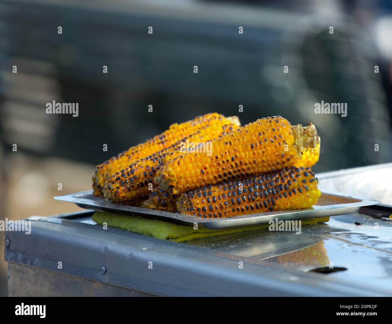 Pop corn cob street hi-res stock photography and images - Alamy