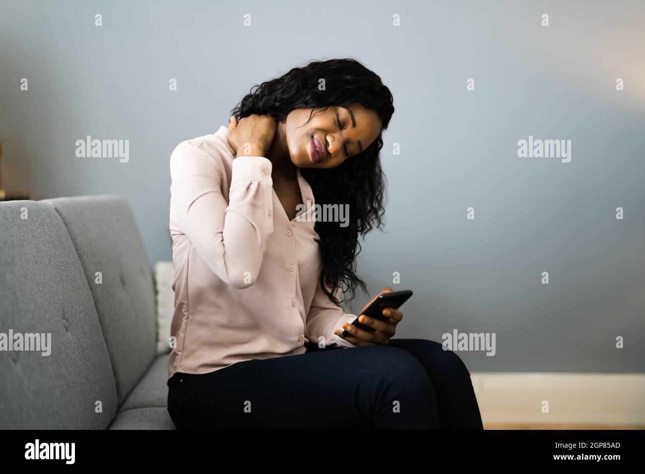 Woman pain neck mobile hi-res stock photography and images - Alamy
