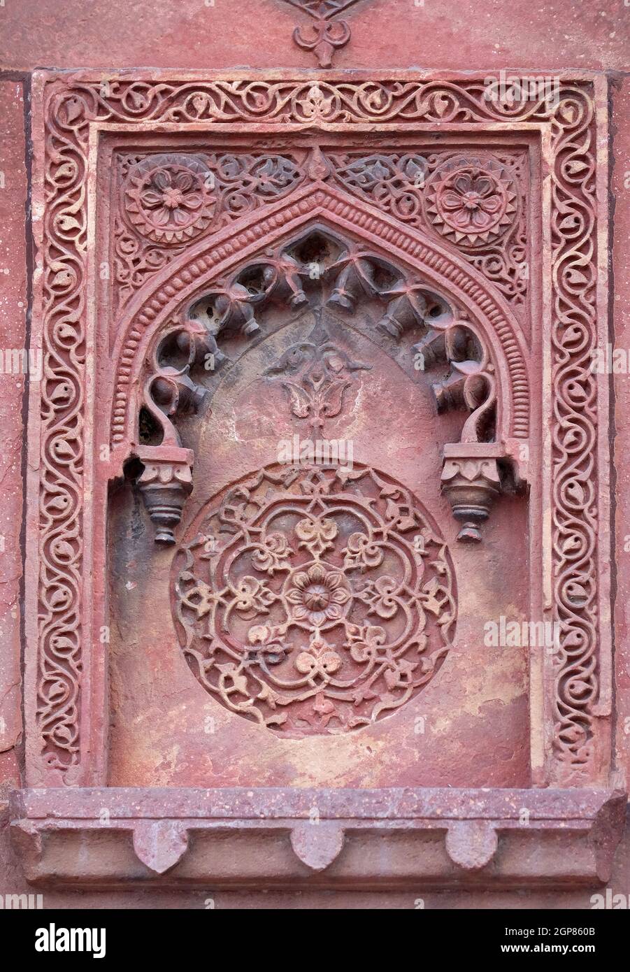 Stone pattern on a temple wall in Red Fort, Agra, UNESCO World heritage ...