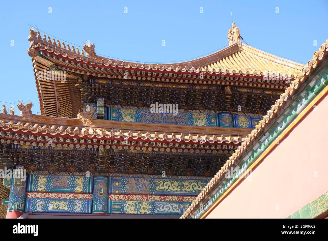 Tiled roof and facade decorated with a Chinese pattern. Palace in The ...