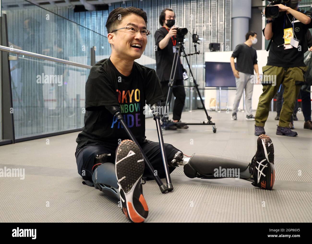 Tokyo, Japan. 28th Sep, 2021. Japanese sports writer born without arms ...