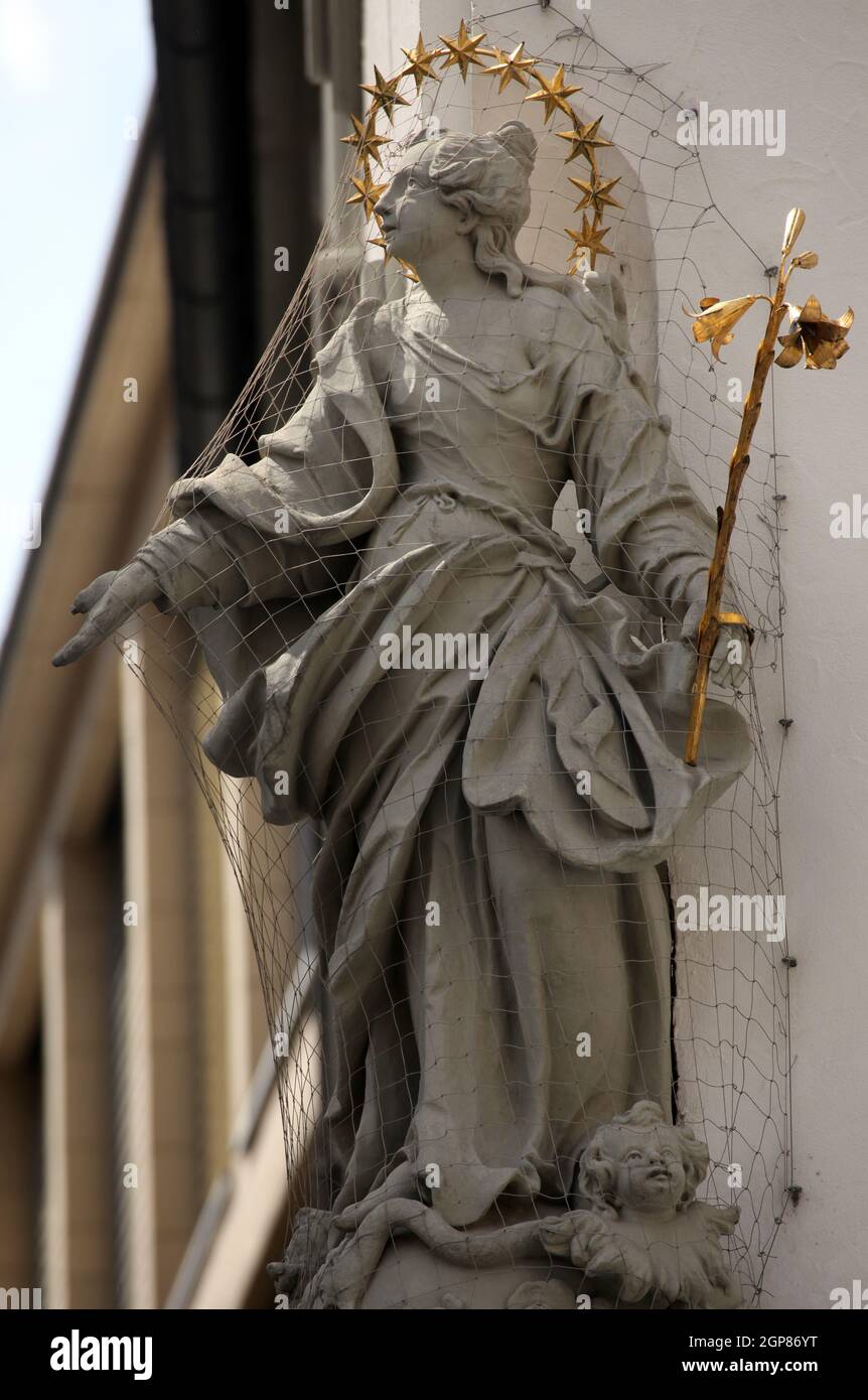 Statue of Virgin Mary, Wurzburg, Bavaria, Germany Stock Photo - Alamy