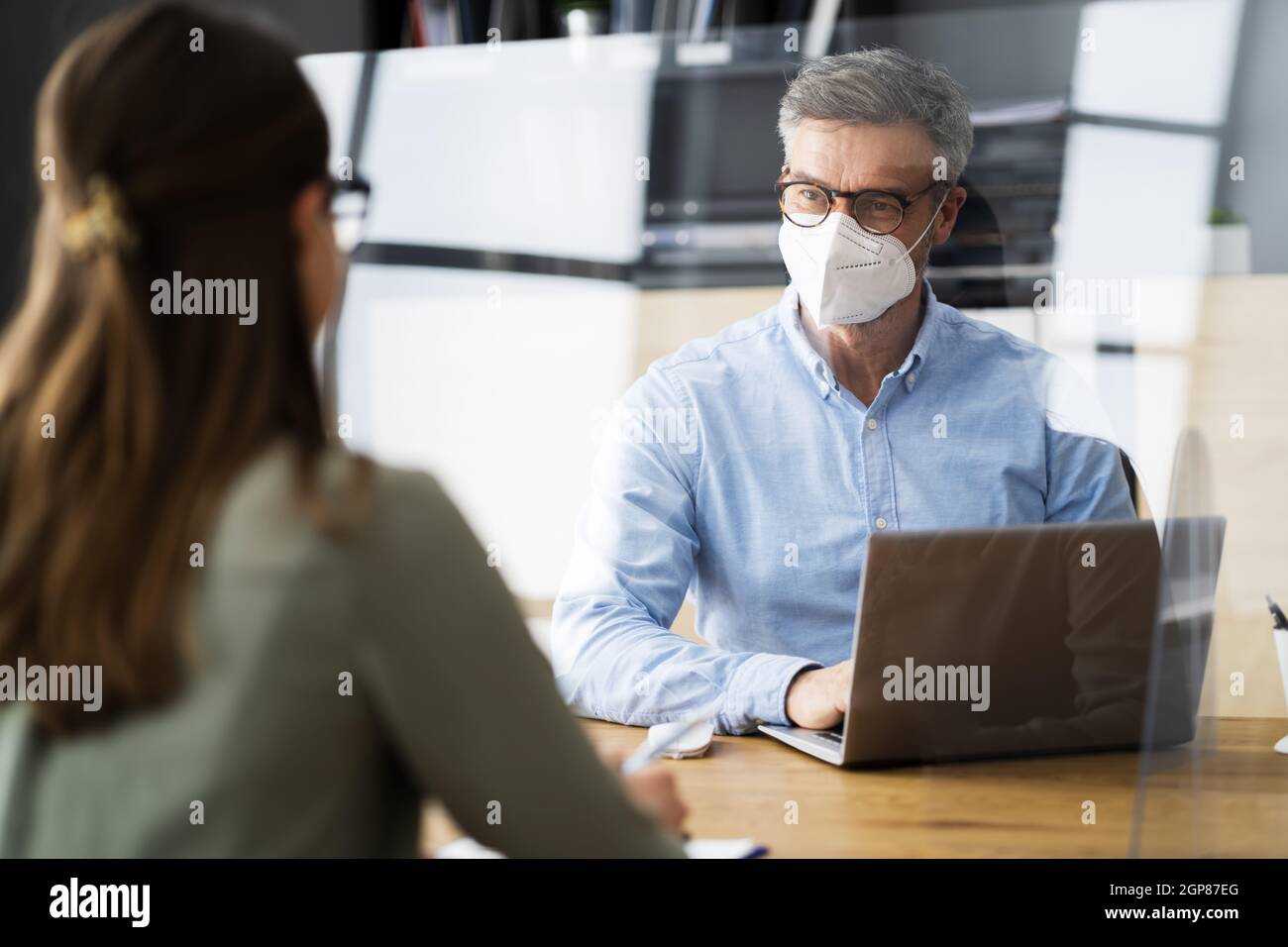 Sneeze guard screen hi-res stock photography and images - Alamy