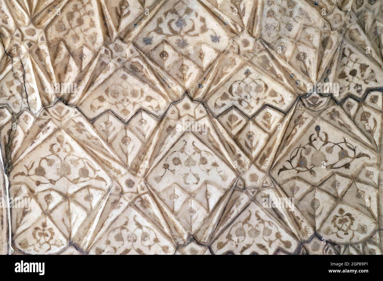 Red Fort stone carving pattern detail in Agra. Uttar Pradesh, India ...